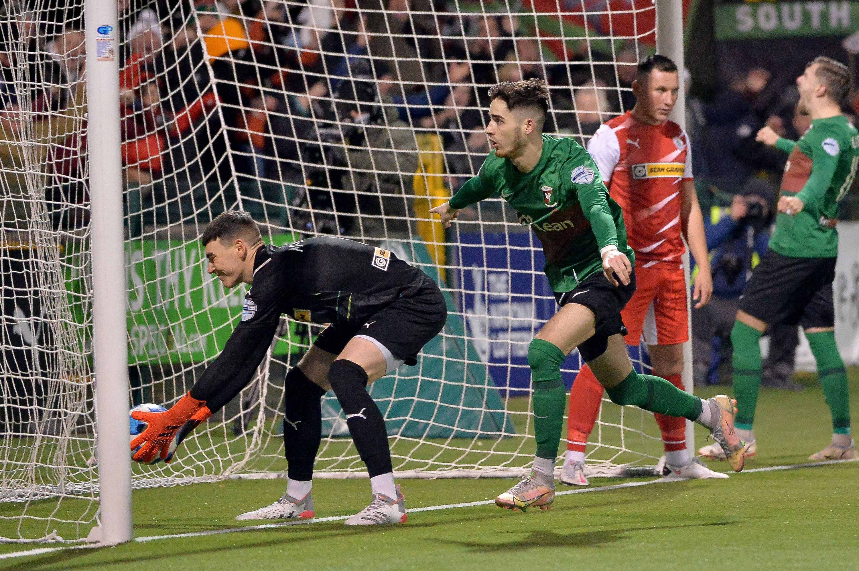 NIFL Premiership: Donnelly double ensures Glentoran sink Cliftonville NIFL Premiership: Donnelly double ensures Glentoran sink Cliftonville