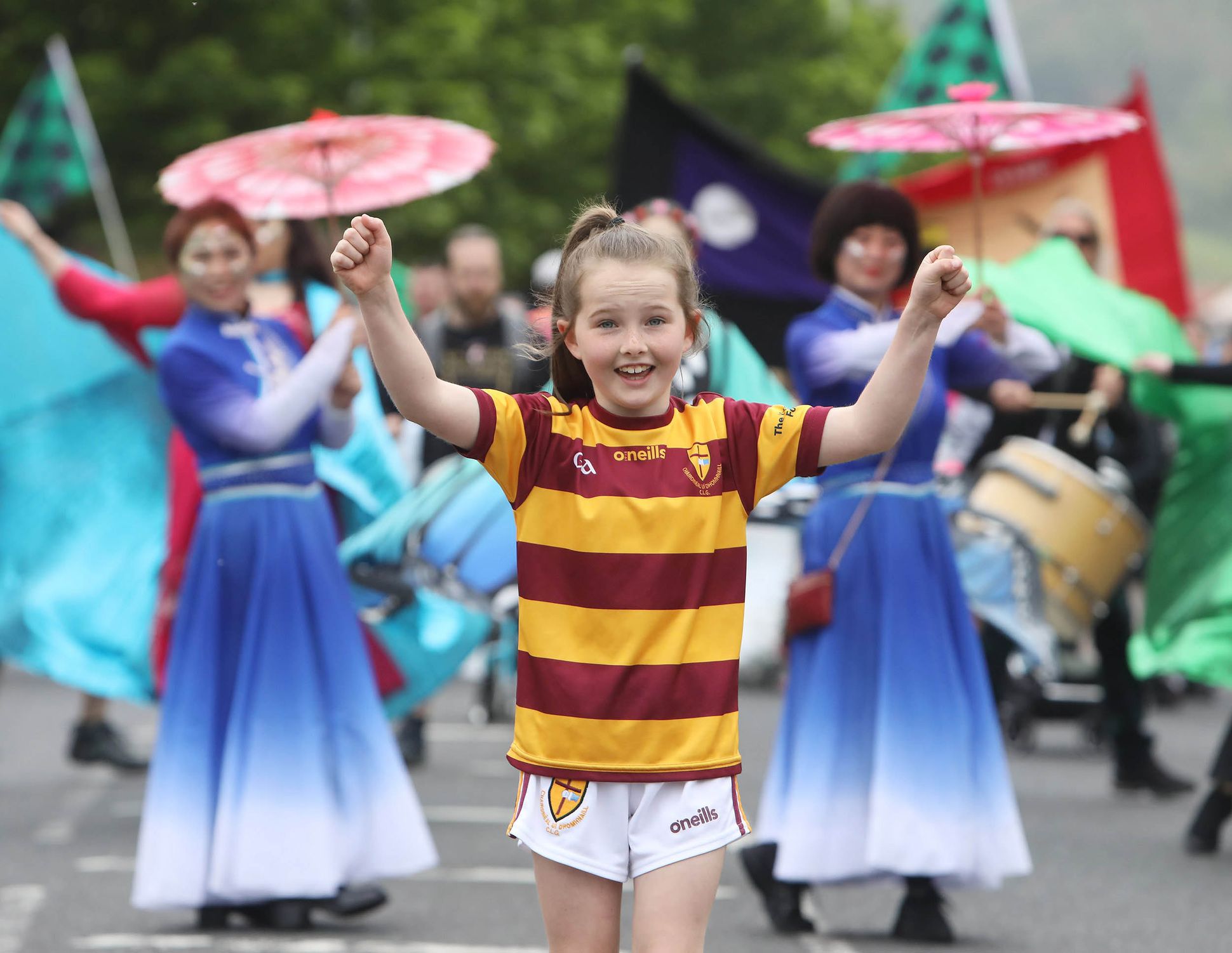 Colourful carnival parade concludes successful Féile na gCloigíní Gorma