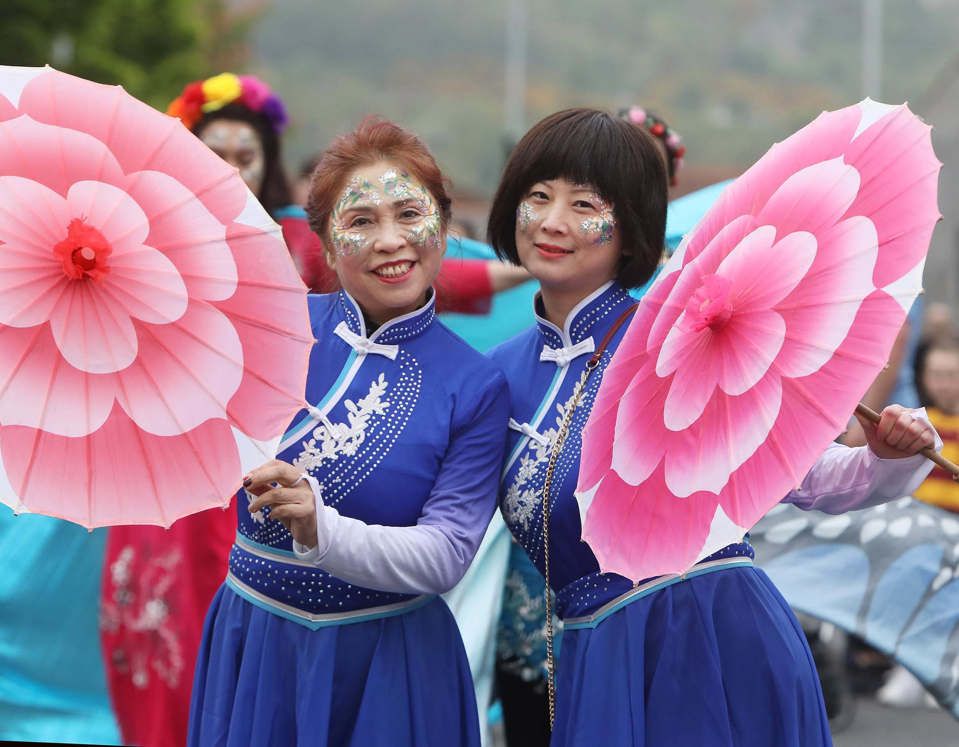 Colourful carnival parade concludes successful Féile na gCloigíní Gorma