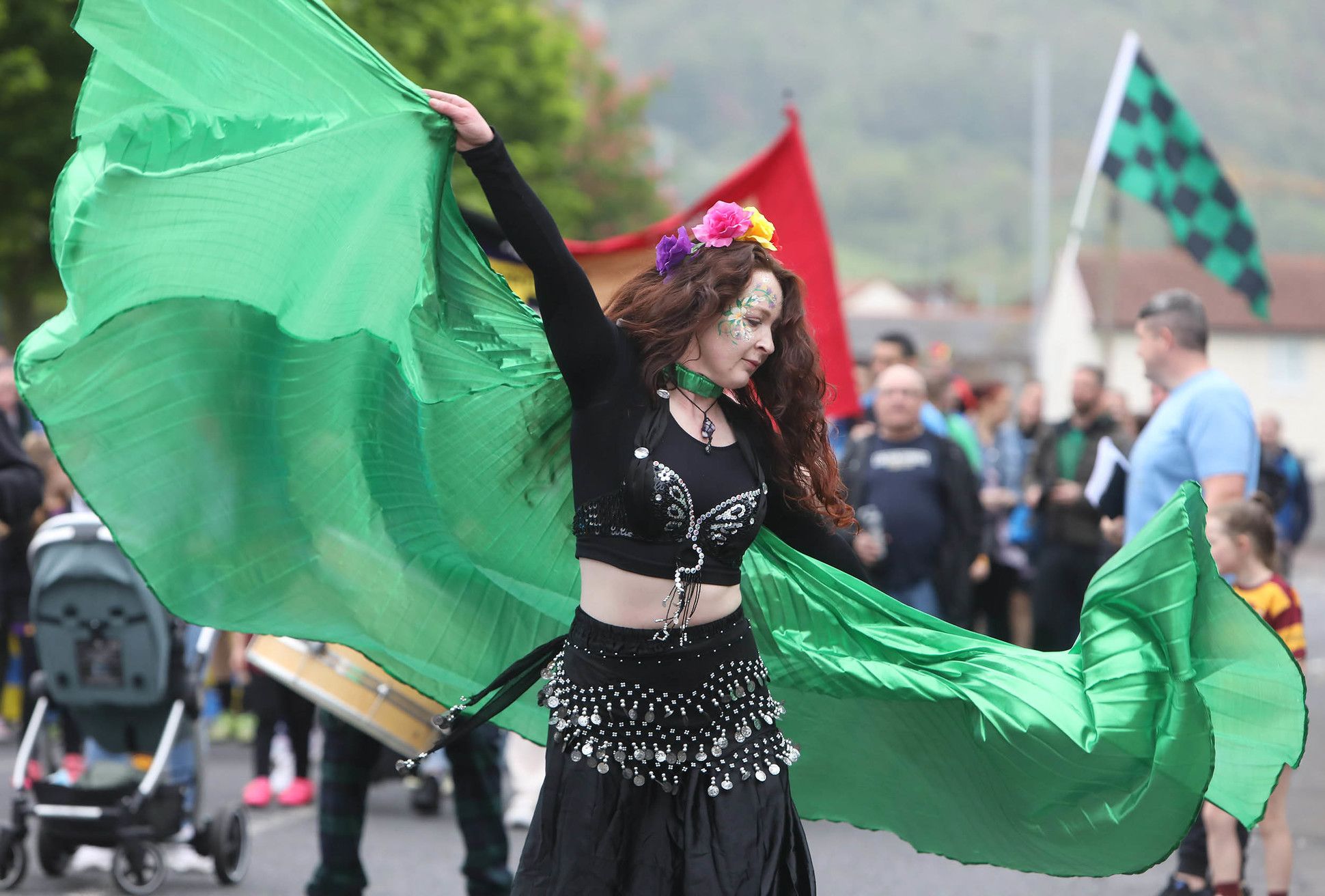 Colourful carnival parade concludes successful Féile na gCloigíní Gorma