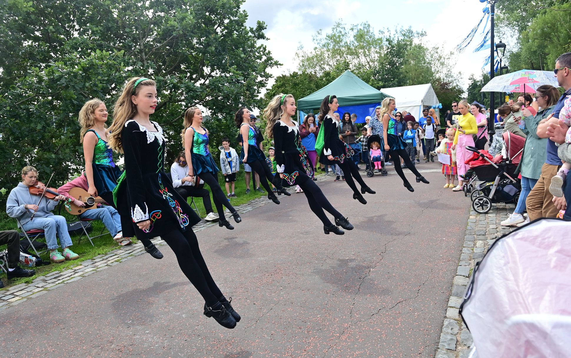 GALLERY: Thousands enjoy Féile na hAbhann on Lagan walkway
