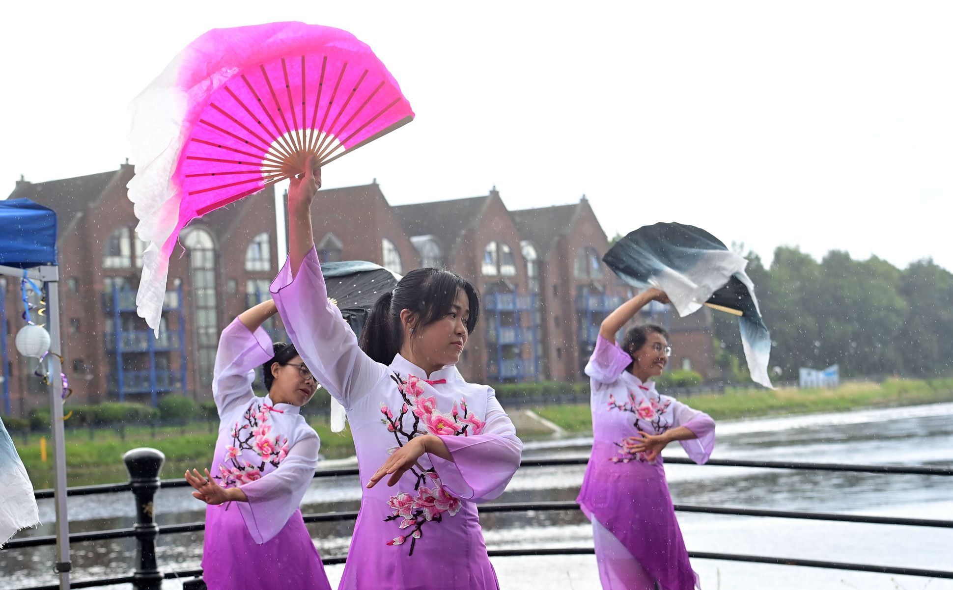 GALLERY: Thousands enjoy Féile na hAbhann on Lagan walkway