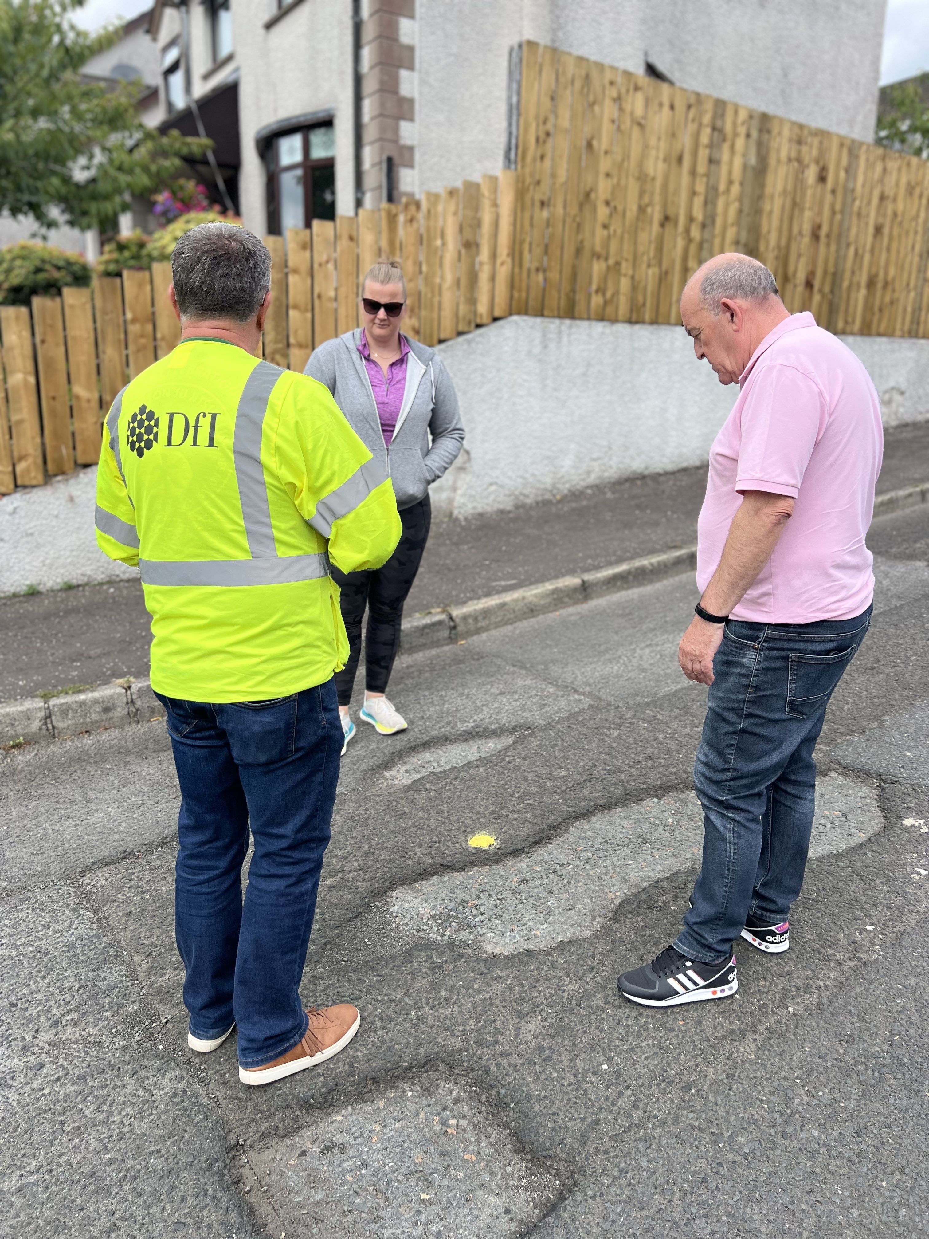 Resurfacing work begins in Hawthorn area of Hannahstown