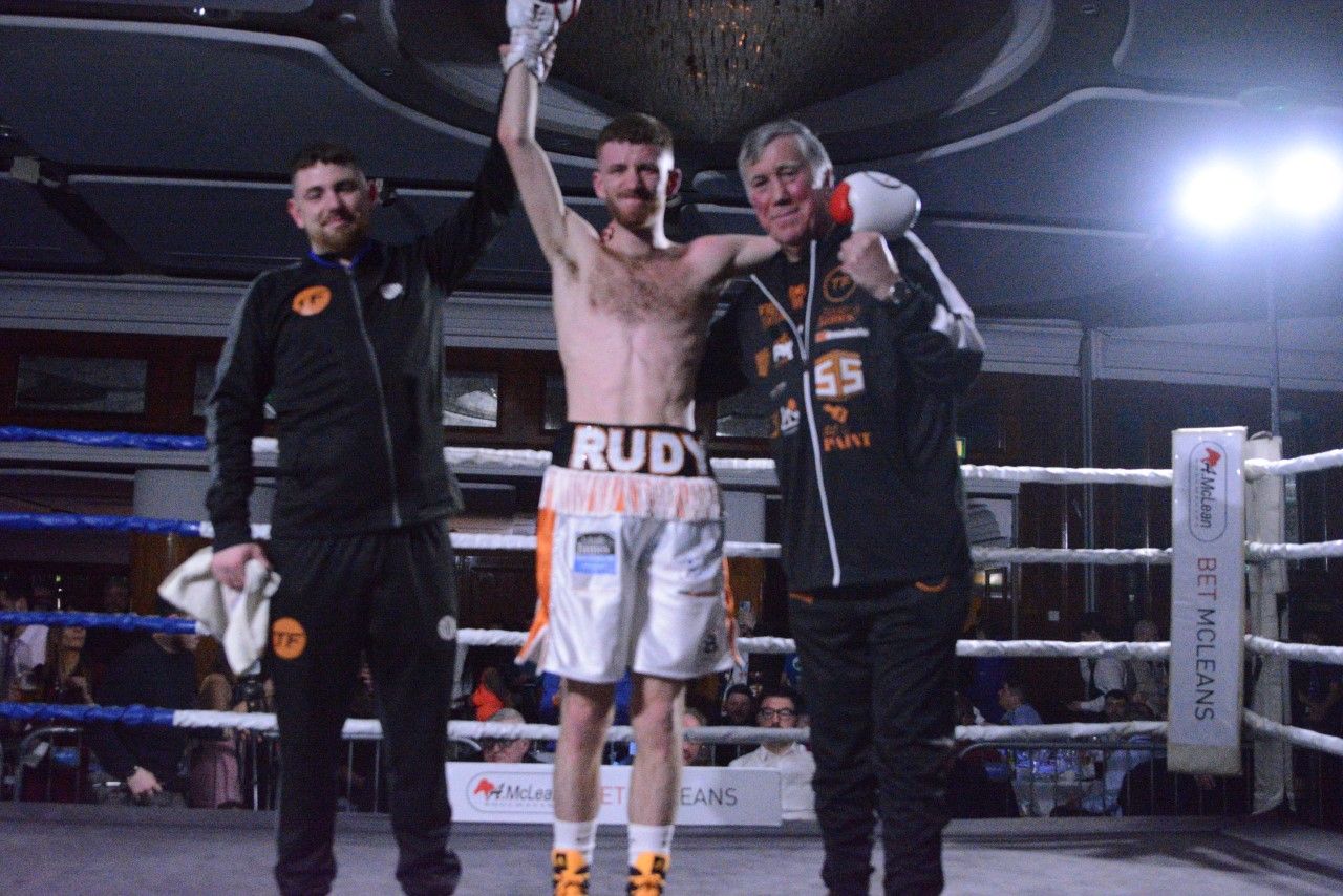 Boxing: Farrell makes his long-awaited debut a successful one