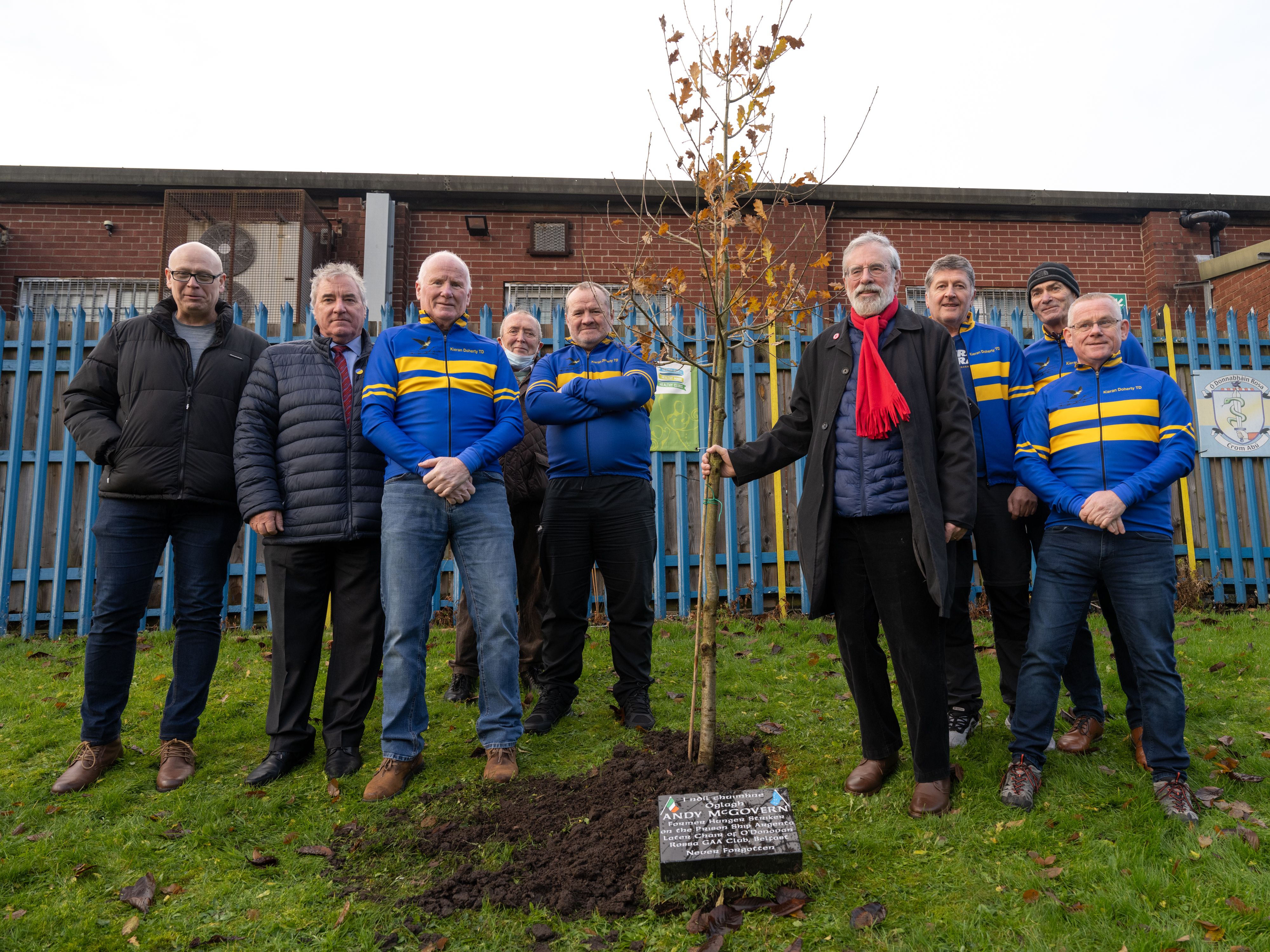 Gerry Adams unveils plaque and plants oak tree at Rossa GAC in memory ...