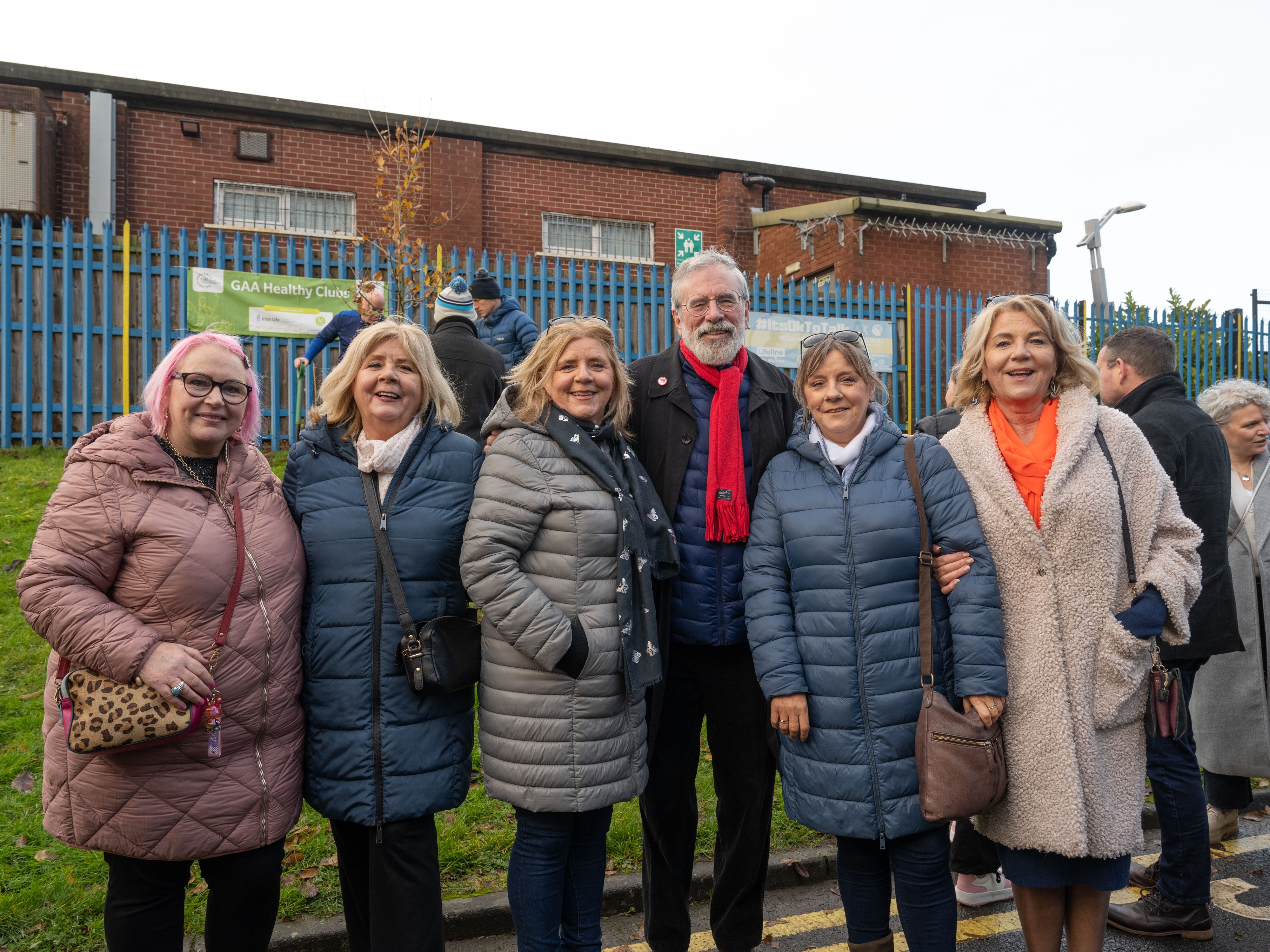 Gerry Adams unveils plaque and plants oak tree at Rossa GAC in memory ...