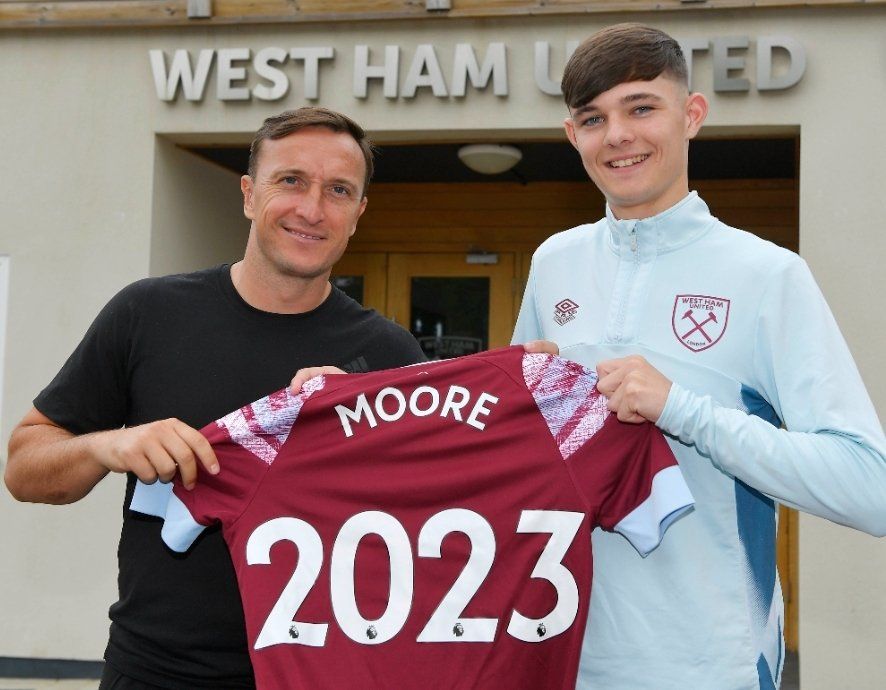 Cliftonville teenager Moore completes move to West Ham United
